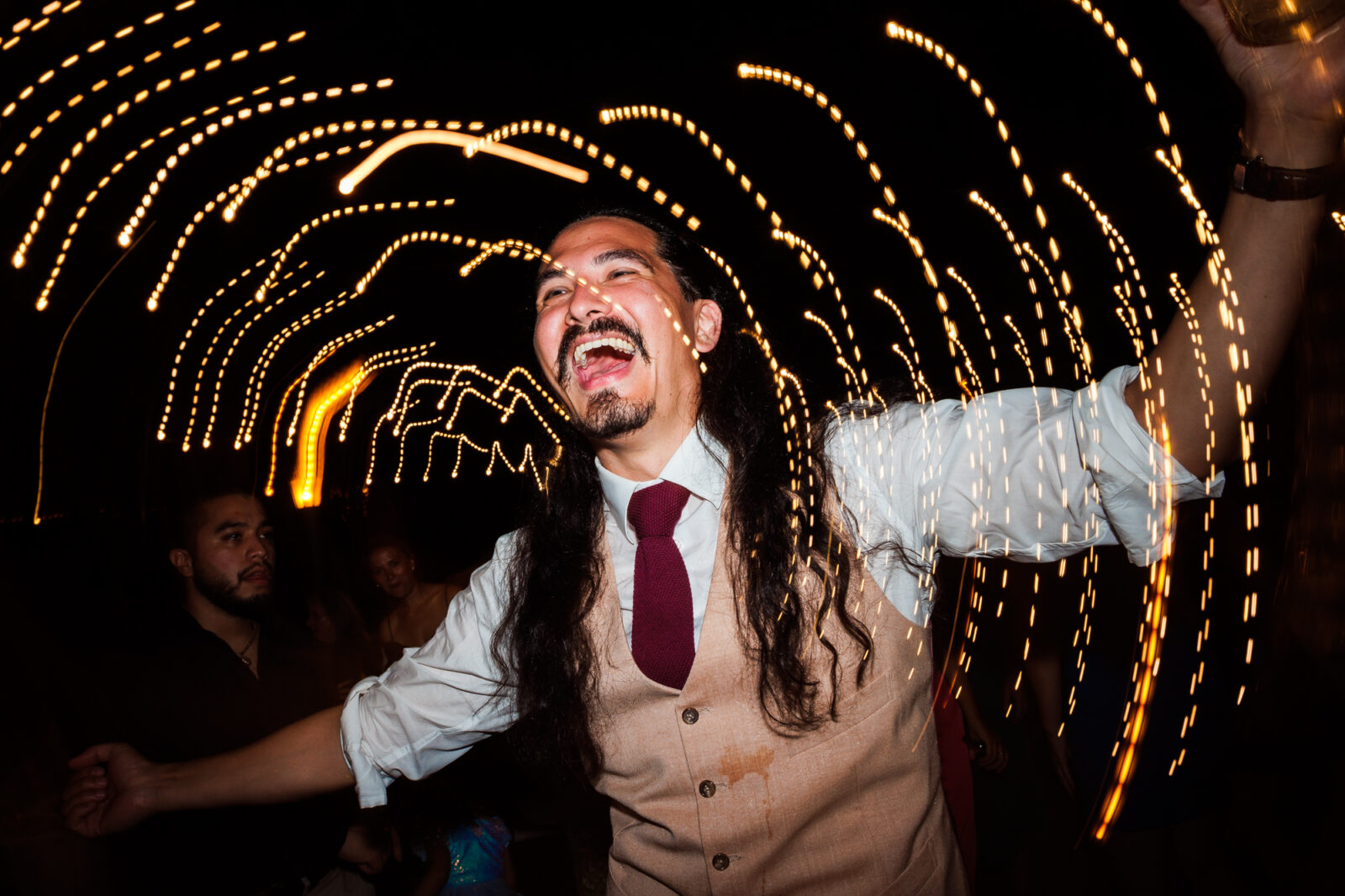 Trendy vs. Timeless: Choosing Wedding Photography Styles for Your ...